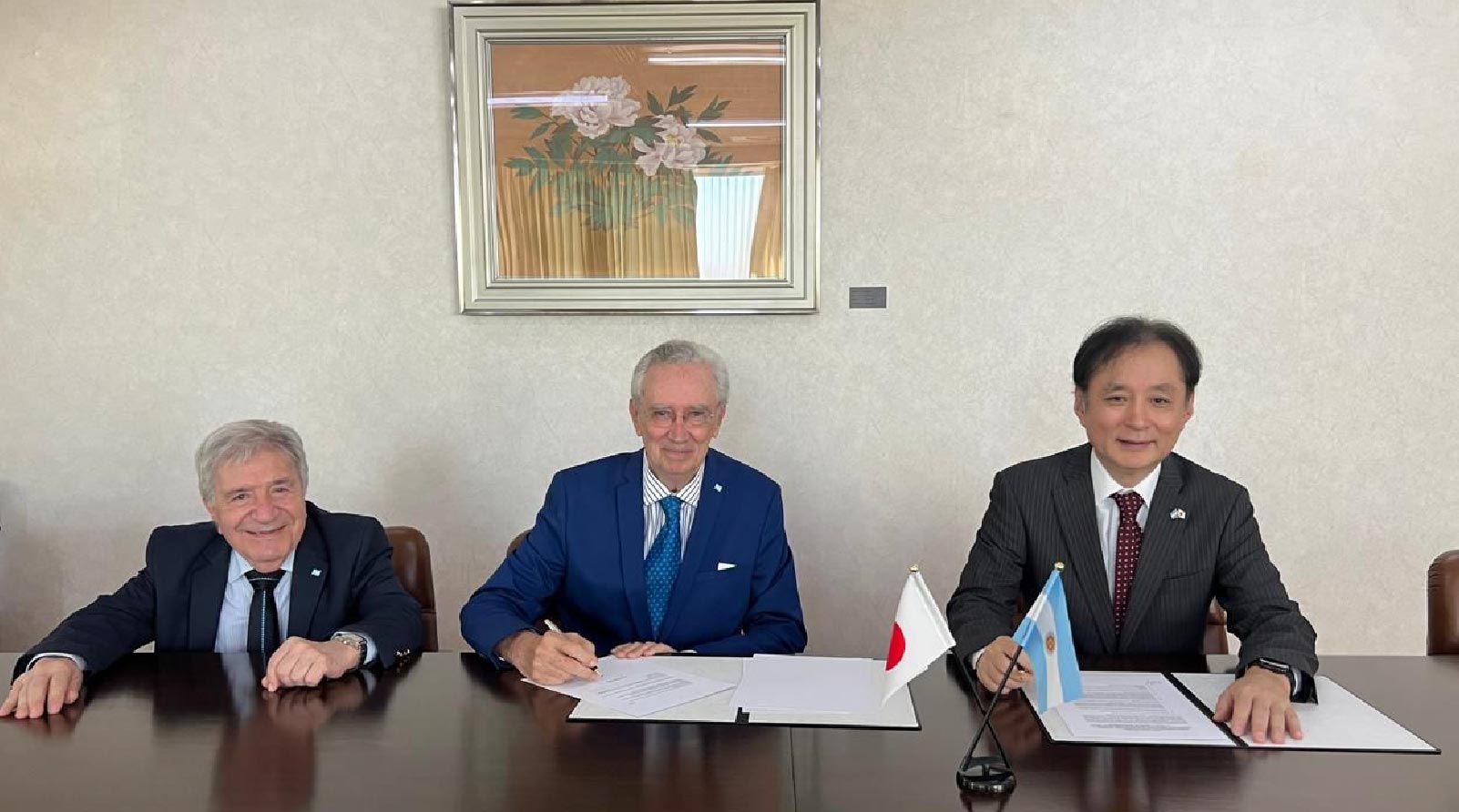 Japón dona equipamiento médico al Hospital del Centenario